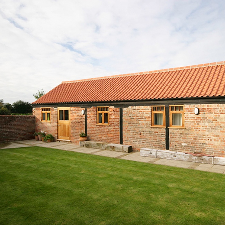 Your own lawned courtyard - Earlscroft Farm